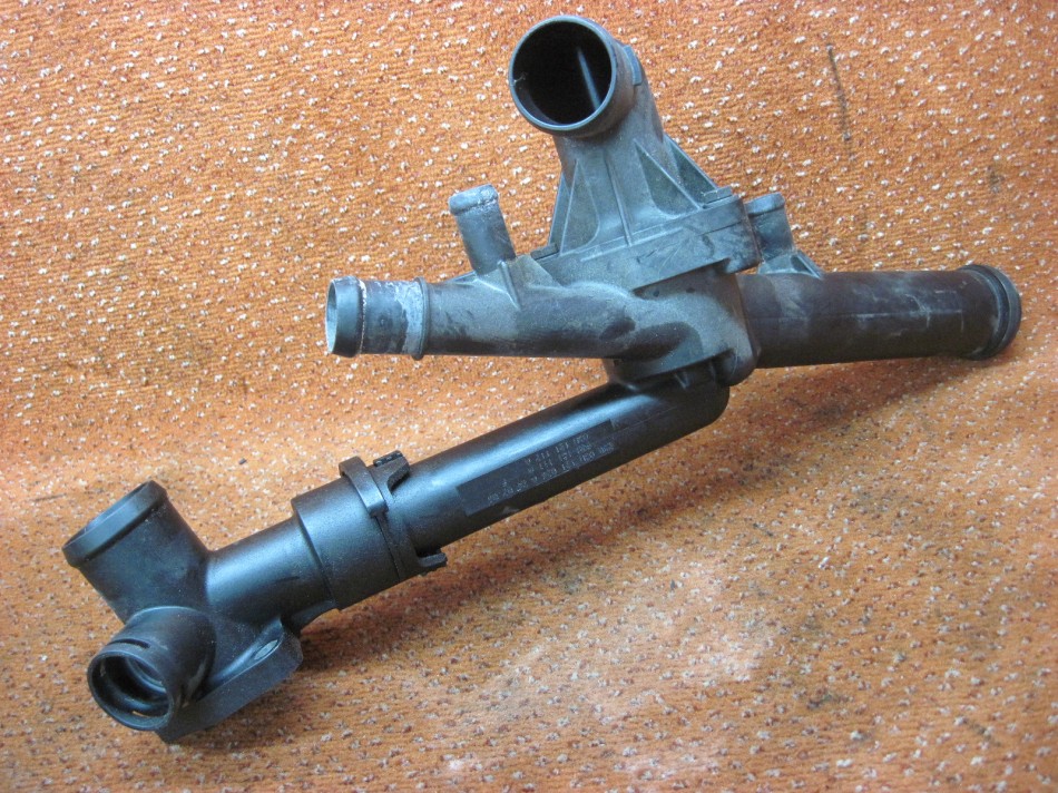 03H121026A 03H121117A Kühlmittelreglergehäuse 3,6 FSI VW Touareg ...